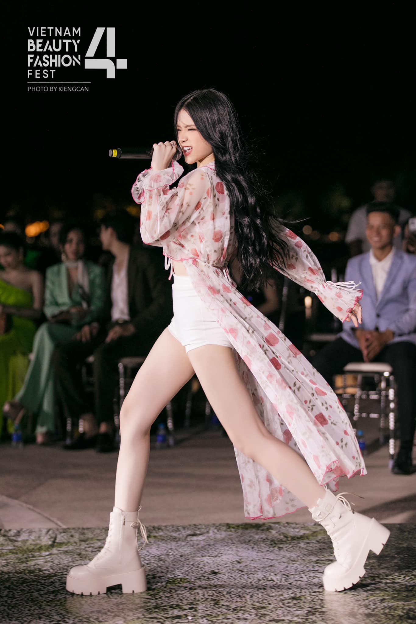 Tiểu sử hotgirl Linh Ka - tieusu.com